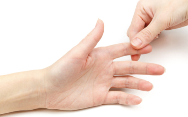 Dito a Scatto (Intervento) a Bari Zona Madonnella Costi e Prenotazioni